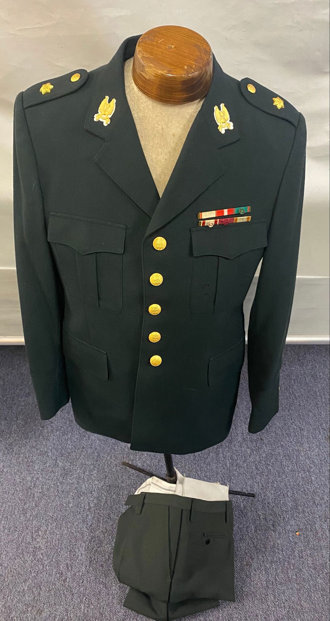 Original dansk M/69 uniform med bukser - bl.a. modtager | Auktion